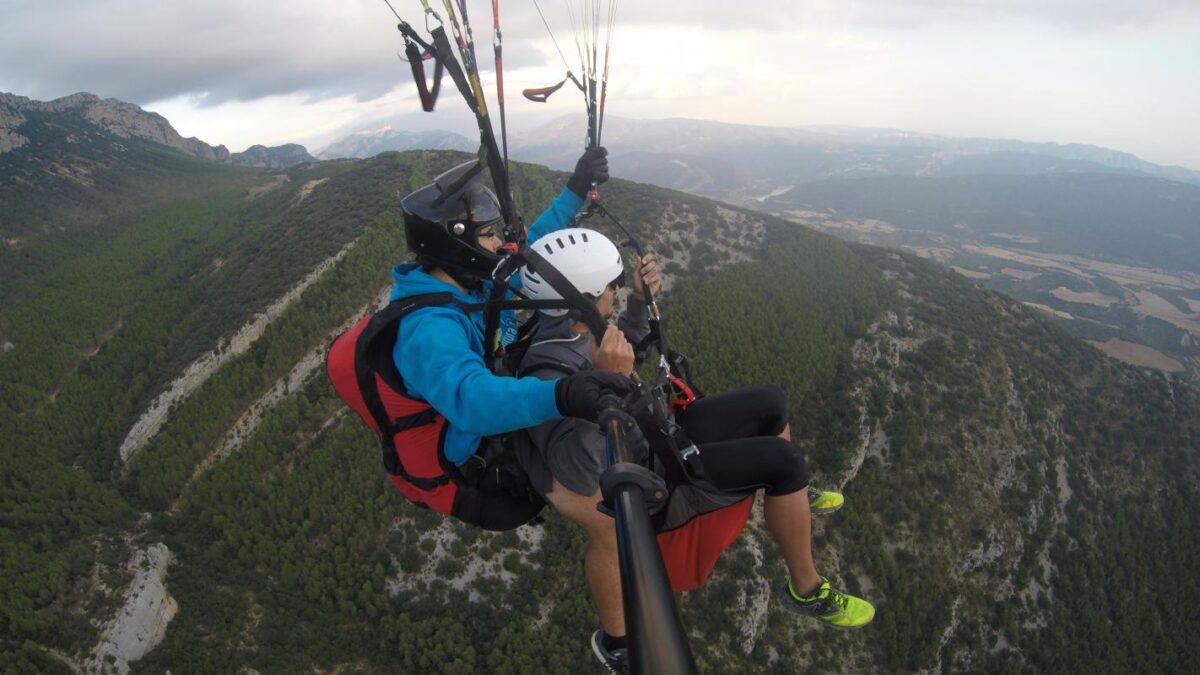QUÉ ES UN PARAPENTE. PREGUNTAS FRECUENTES - Àger Aventura't