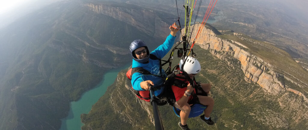 PARAPENT CONGOST DE MONTREBEI Àger Aventura't